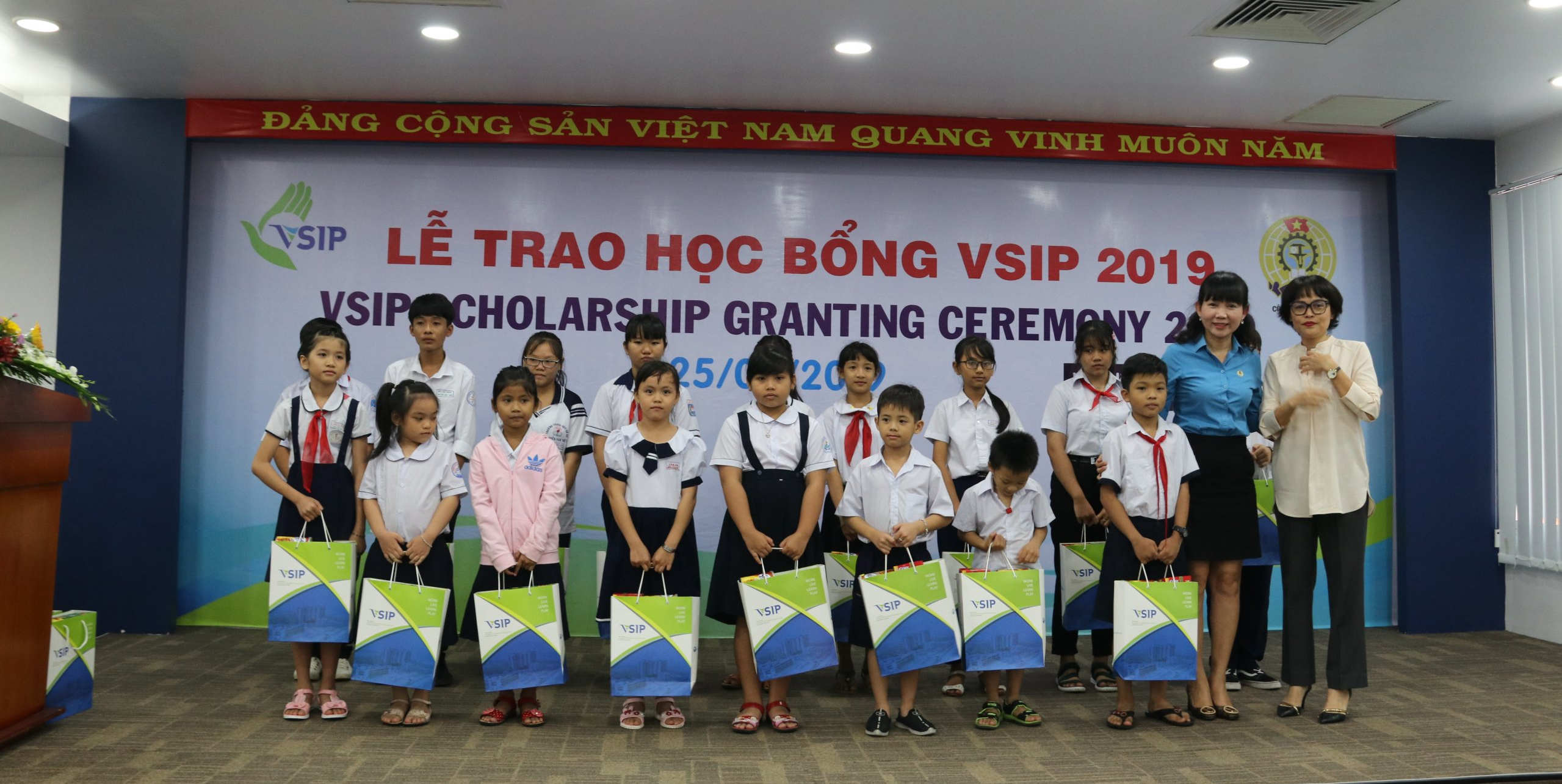 a9c4bbaf3be9ddb784f8 1458_732.jpg